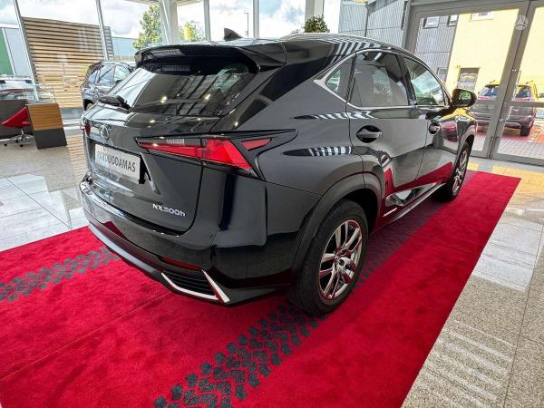 Melns Lexus NX 300h 2018 Šauļi, ar dzinēja tilpumu 2.49 L un nobraukumu 126 tūkst. km par 28900 €, foto 6 vietnē AUTOMOTO.COM.LV