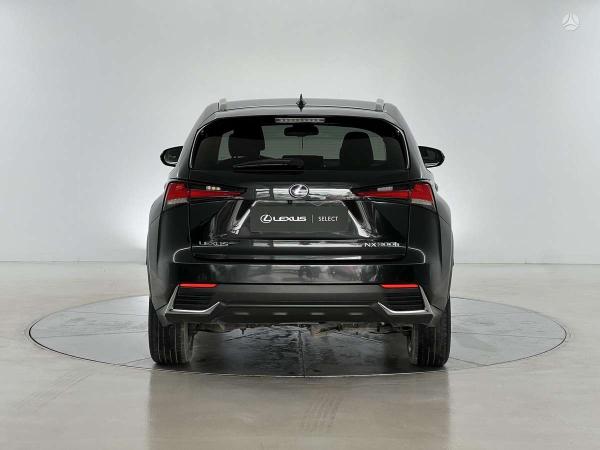 Черный Лексус NX 300h 2018 в Вильнюс, объемом двигателя 2.49 л и пробегом 126 тыс. км за 29900 €, фото 4 на AUTOMOTO.COM.LV