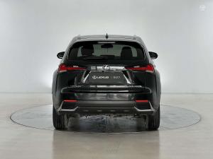 Melns Lexus NX 300h 2018 Viļņa, ar dzinēja tilpumu 2.49 L un nobraukumu 126 tūkst. km par 29900 €, foto 5 vietnē AUTOMOTO.COM.LV