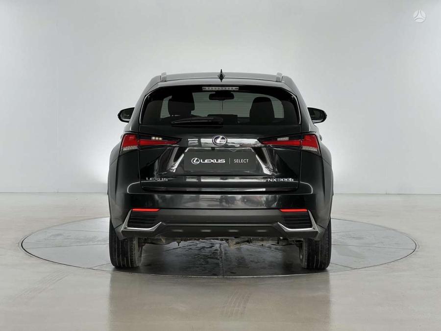 Melns Lexus NX 300h 2018 Viļņa, ar dzinēja tilpumu 2.49 L un nobraukumu 126 tūkst. km par 29900 €, foto 5 vietnē AUTOMOTO.COM.LV