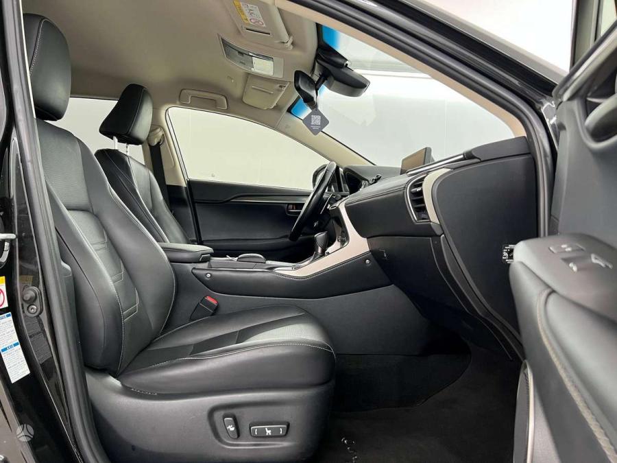 Melns Lexus NX 300h 2018 Viļņa, ar dzinēja tilpumu 2.49 L un nobraukumu 126 tūkst. km par 29900 €, foto 7 vietnē AUTOMOTO.COM.LV