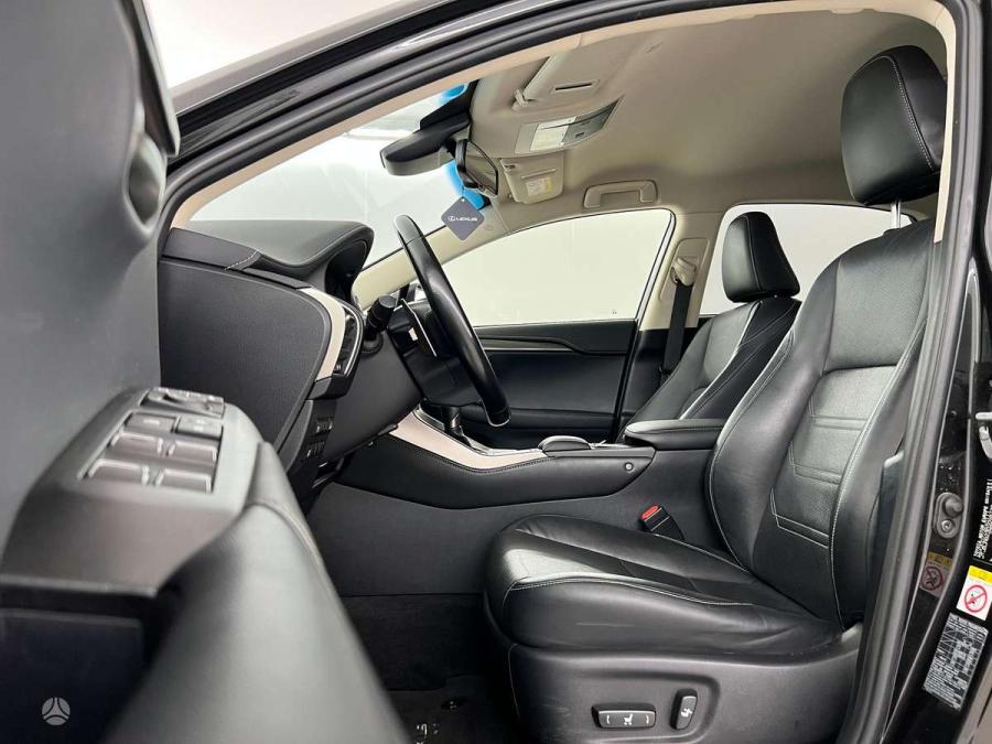 Melns Lexus NX 300h 2018 Viļņa, ar dzinēja tilpumu 2.49 L un nobraukumu 126 tūkst. km par 29900 €, foto 12 vietnē AUTOMOTO.COM.LV