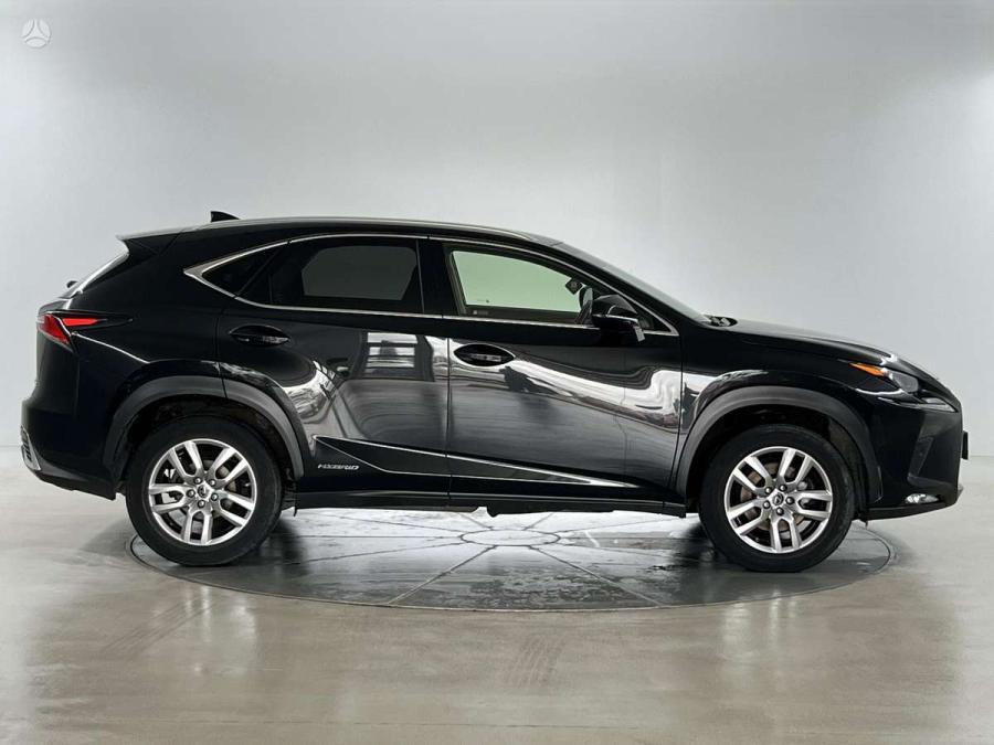 Melns Lexus NX 300h 2018 Viļņa, ar dzinēja tilpumu 2.49 L un nobraukumu 126 tūkst. km par 29900 €, foto 17 vietnē AUTOMOTO.COM.LV