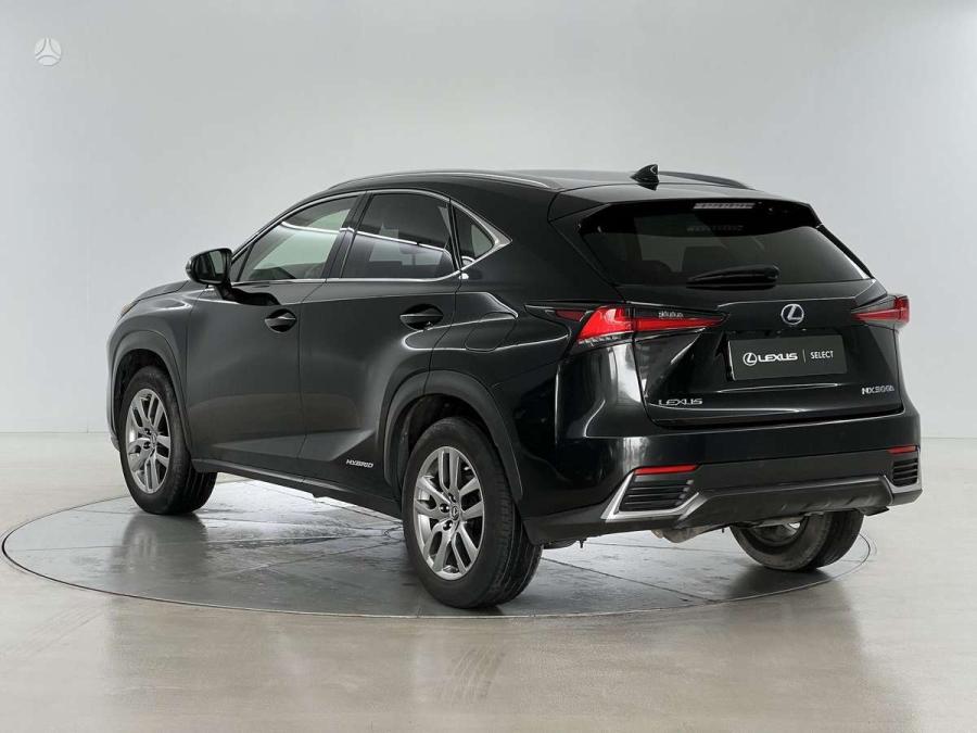 Melns Lexus NX 300h 2018 Viļņa, ar dzinēja tilpumu 2.49 L un nobraukumu 126 tūkst. km par 29900 €, foto 18 vietnē AUTOMOTO.COM.LV
