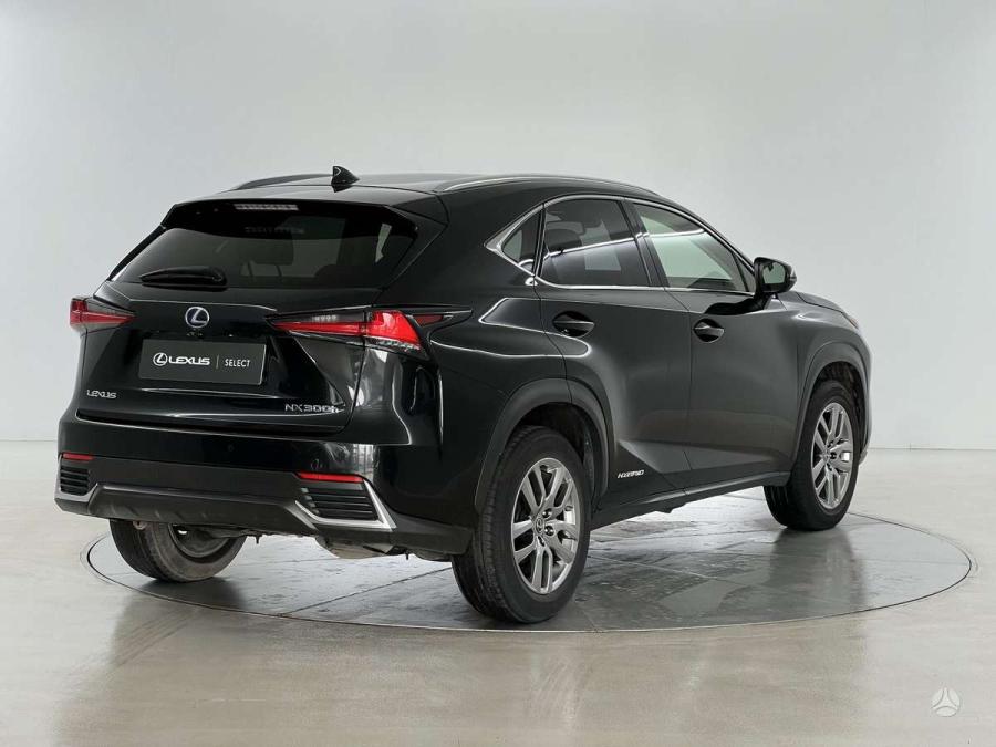 Melns Lexus NX 300h 2018 Viļņa, ar dzinēja tilpumu 2.49 L un nobraukumu 126 tūkst. km par 29900 €, foto 21 vietnē AUTOMOTO.COM.LV