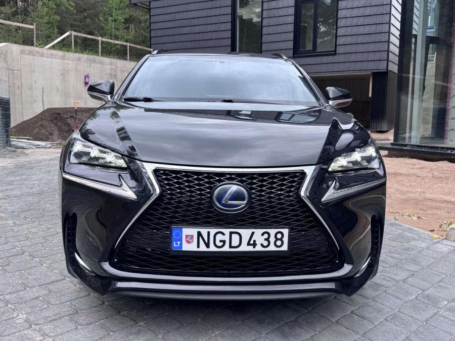 Black Lexus NX 300h 2018 in Vilnius, with an engine capacity of 2.49 L and mileage of 240 thousand km for 19500 €, photo 4 on AUTOMOTO.COM.LV