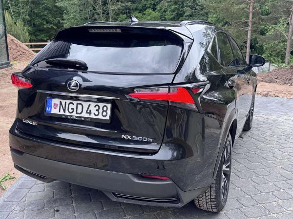 Черный Лексус NX 300h 2018 в Вильнюс, объемом двигателя 2.49 л и пробегом 240 тыс. км за 19500 €, фото 7 на AUTOMOTO.COM.LV