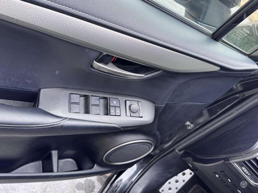 Black Lexus NX 300h 2018 in Vilnius, with an engine capacity of 2.49 L and mileage of 240 thousand km for 19500 €, photo 10 on AUTOMOTO.COM.LV