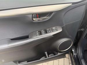Melns Lexus NX 300h 2018 Tauragė, ar dzinēja tilpumu 2.50 L un nobraukumu 197 tūkst. km par 18900 €, foto 9 vietnē AUTOMOTO.COM.LV