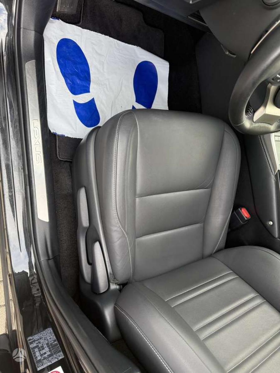 Melns Lexus NX 300h 2018 Tauragė, ar dzinēja tilpumu 2.50 L un nobraukumu 197 tūkst. km par 18900 €, foto 10 vietnē AUTOMOTO.COM.LV
