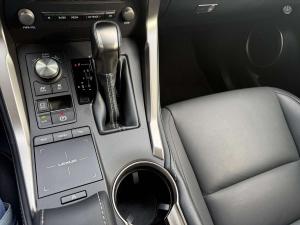 Melns Lexus NX 300h 2018 Tauragė, ar dzinēja tilpumu 2.50 L un nobraukumu 197 tūkst. km par 18900 €, foto 17 vietnē AUTOMOTO.COM.LV
