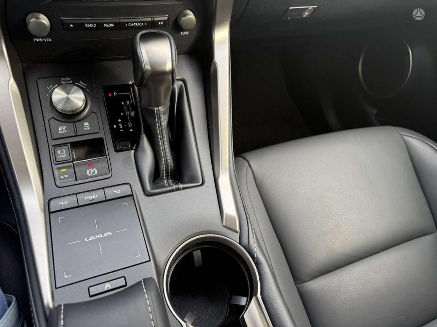 Melns Lexus NX 300h 2018 Tauragė, ar dzinēja tilpumu 2.50 L un nobraukumu 197 tūkst. km par 18900 €, foto 17 vietnē AUTOMOTO.COM.LV