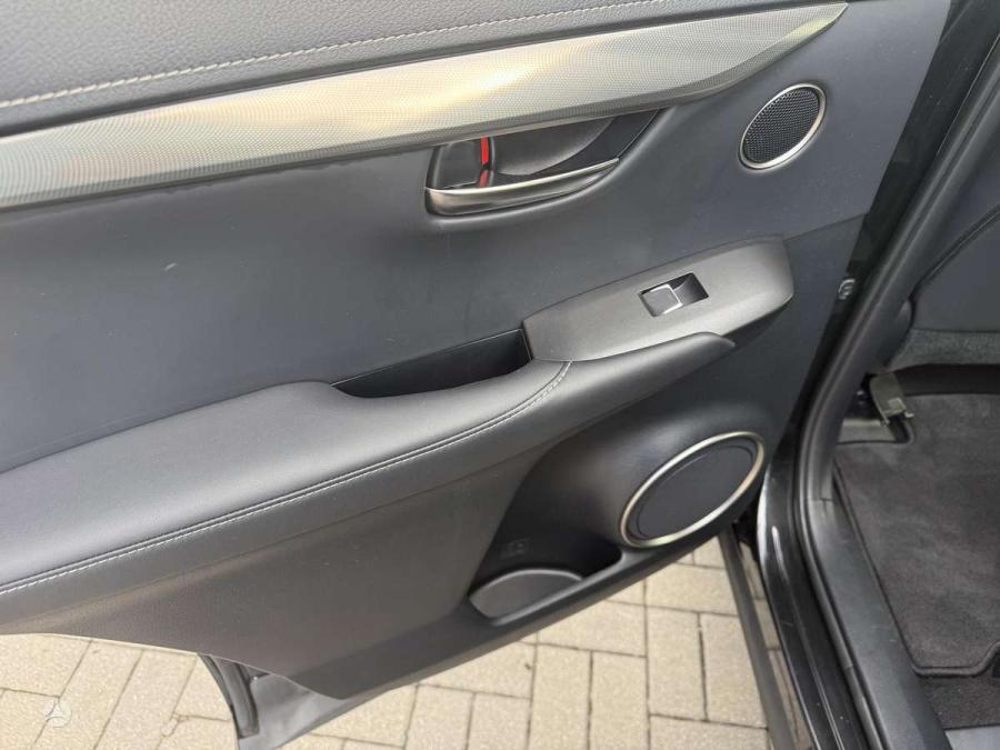 Melns Lexus NX 300h 2018 Tauragė, ar dzinēja tilpumu 2.50 L un nobraukumu 197 tūkst. km par 18900 €, foto 20 vietnē AUTOMOTO.COM.LV
