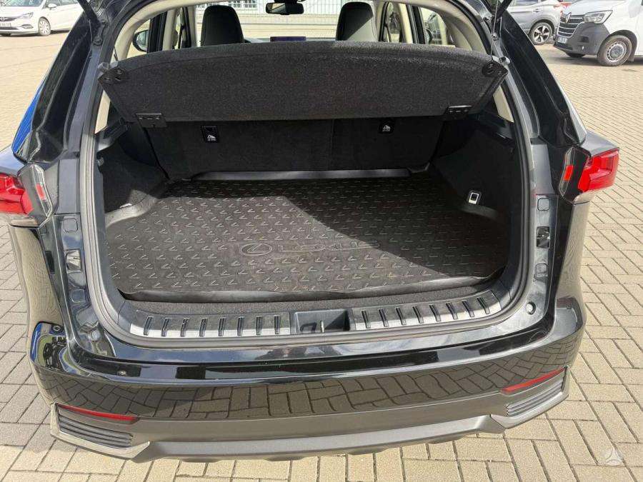 Melns Lexus NX 300h 2018 Tauragė, ar dzinēja tilpumu 2.50 L un nobraukumu 197 tūkst. km par 18900 €, foto 26 vietnē AUTOMOTO.COM.LV
