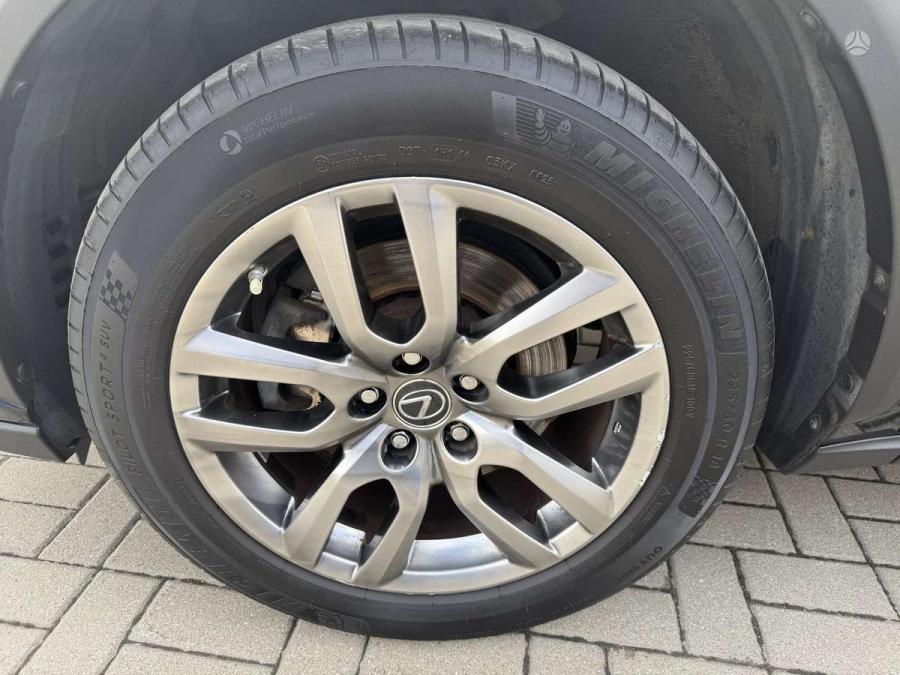 Melns Lexus NX 300h 2018 Tauragė, ar dzinēja tilpumu 2.50 L un nobraukumu 197 tūkst. km par 18900 €, foto 29 vietnē AUTOMOTO.COM.LV