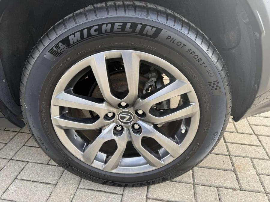Melns Lexus NX 300h 2018 Tauragė, ar dzinēja tilpumu 2.50 L un nobraukumu 197 tūkst. km par 18900 €, foto 30 vietnē AUTOMOTO.COM.LV