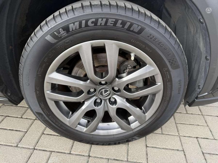 Melns Lexus NX 300h 2018 Tauragė, ar dzinēja tilpumu 2.50 L un nobraukumu 197 tūkst. km par 18900 €, foto 31 vietnē AUTOMOTO.COM.LV