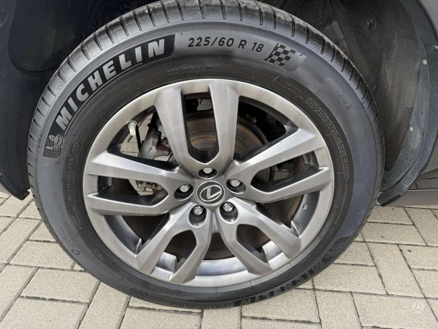 Melns Lexus NX 300h 2018 Tauragė, ar dzinēja tilpumu 2.50 L un nobraukumu 197 tūkst. km par 18900 €, foto 32 vietnē AUTOMOTO.COM.LV