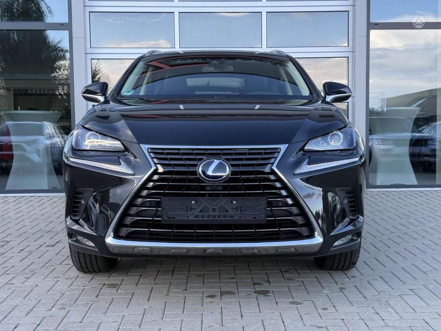 Black Lexus NX 300h 2018 in Vilnius, with an engine capacity of 2.49 L and mileage of 186 thousand km for 23000 €, photo 5 on AUTOMOTO.COM.LV