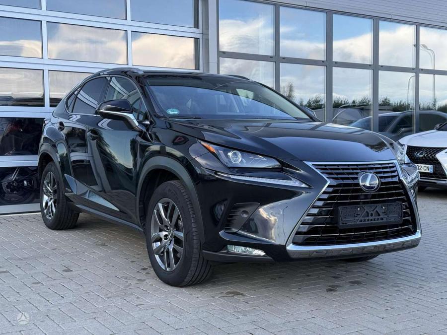 Black Lexus NX 300h 2018 in Vilnius, with an engine capacity of 2.49 L and mileage of 186 thousand km for 23000 €, photo 6 on AUTOMOTO.COM.LV