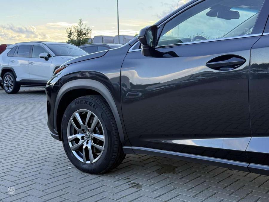 Black Lexus NX 300h 2018 in Vilnius, with an engine capacity of 2.49 L and mileage of 186 thousand km for 23000 €, photo 7 on AUTOMOTO.COM.LV