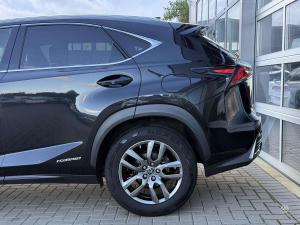 Black Lexus NX 300h 2018 in Vilnius, with an engine capacity of 2.49 L and mileage of 186 thousand km for 23000 €, photo 8 on AUTOMOTO.COM.LV