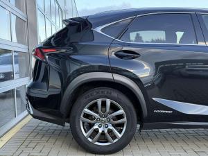 Black Lexus NX 300h 2018 in Vilnius, with an engine capacity of 2.49 L and mileage of 186 thousand km for 23000 €, photo 10 on AUTOMOTO.COM.LV