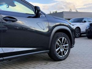 Black Lexus NX 300h 2018 in Vilnius, with an engine capacity of 2.49 L and mileage of 186 thousand km for 23000 €, photo 11 on AUTOMOTO.COM.LV