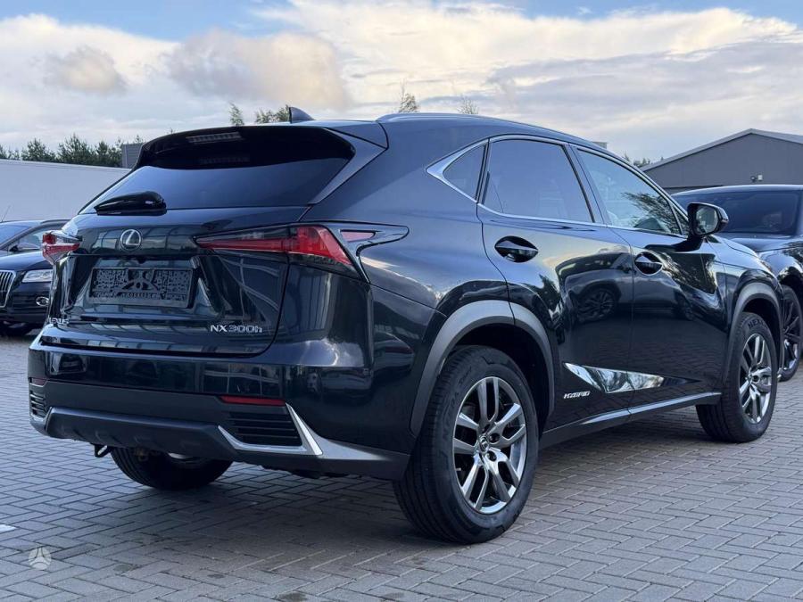 Black Lexus NX 300h 2018 in Vilnius, with an engine capacity of 2.49 L and mileage of 186 thousand km for 23000 €, photo 13 on AUTOMOTO.COM.LV