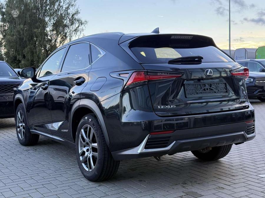 Black Lexus NX 300h 2018 in Vilnius, with an engine capacity of 2.49 L and mileage of 186 thousand km for 23000 €, photo 15 on AUTOMOTO.COM.LV