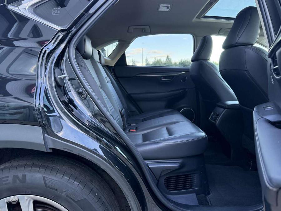 Black Lexus NX 300h 2018 in Vilnius, with an engine capacity of 2.49 L and mileage of 186 thousand km for 23000 €, photo 33 on AUTOMOTO.COM.LV