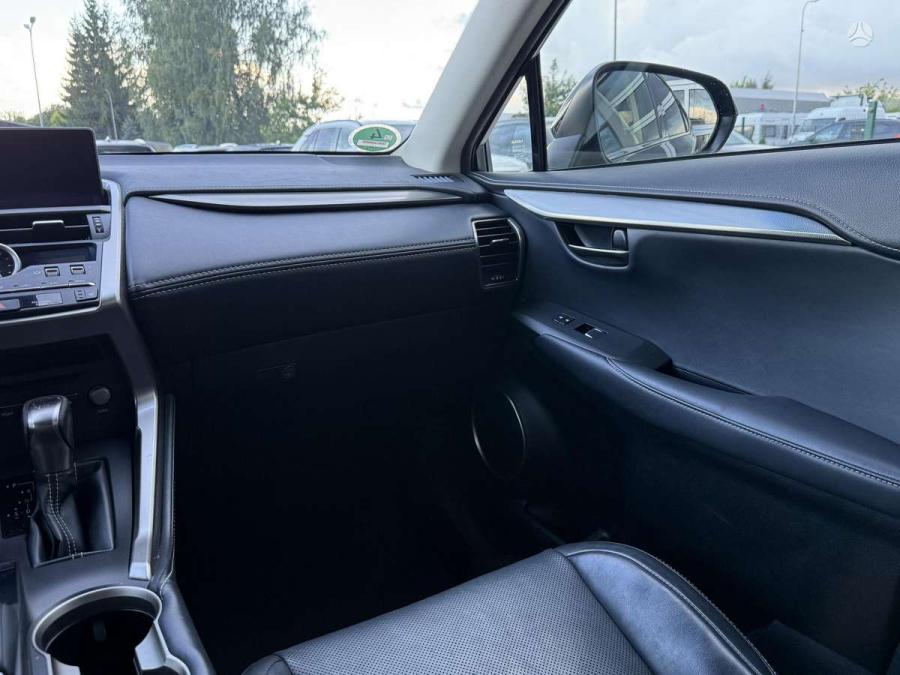 Black Lexus NX 300h 2018 in Vilnius, with an engine capacity of 2.49 L and mileage of 186 thousand km for 23000 €, photo 43 on AUTOMOTO.COM.LV