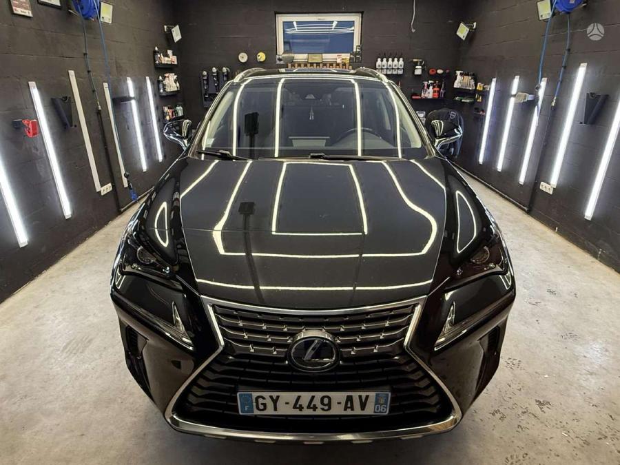 Black Lexus NX 300h 2019 in Vilnius, with an engine capacity of 2.49 L and mileage of 185 thousand km for 23700 €, photo 1 on AUTOMOTO.COM.LV