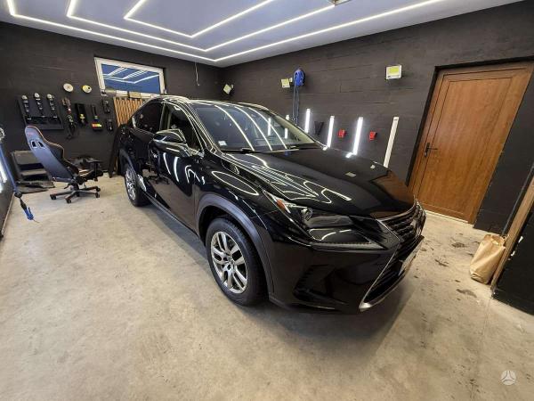 Melns Lexus NX 300h 2019 Viļņa, ar dzinēja tilpumu 2.49 L un nobraukumu 185 tūkst. km par 23700 €, foto 8 vietnē AUTOMOTO.COM.LV