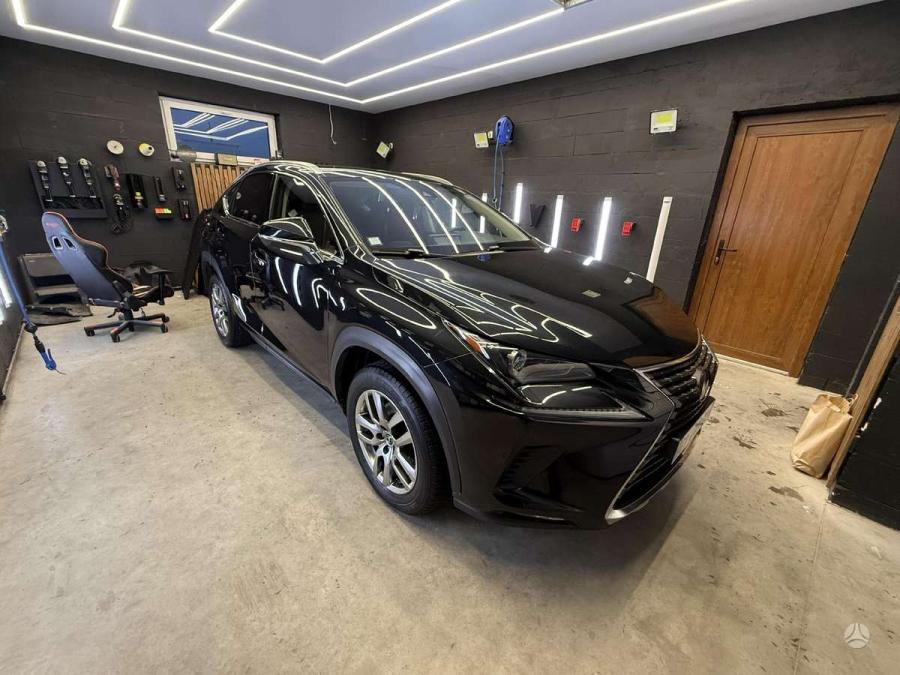 Black Lexus NX 300h 2019 in Vilnius, with an engine capacity of 2.49 L and mileage of 185 thousand km for 23700 €, photo 8 on AUTOMOTO.COM.LV