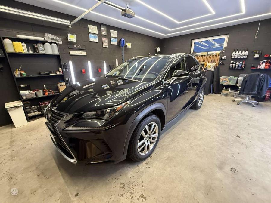 Black Lexus NX 300h 2019 in Vilnius, with an engine capacity of 2.49 L and mileage of 185 thousand km for 23700 €, photo 10 on AUTOMOTO.COM.LV