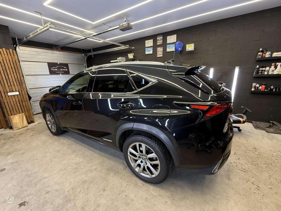Black Lexus NX 300h 2019 in Vilnius, with an engine capacity of 2.49 L and mileage of 185 thousand km for 23700 €, photo 11 on AUTOMOTO.COM.LV