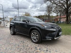 Black Lexus NX 300h 2019 in Vilnius, with an engine capacity of 2.50 L and mileage of 185 thousand km for 22700 €, photo 4 on AUTOMOTO.COM.LV