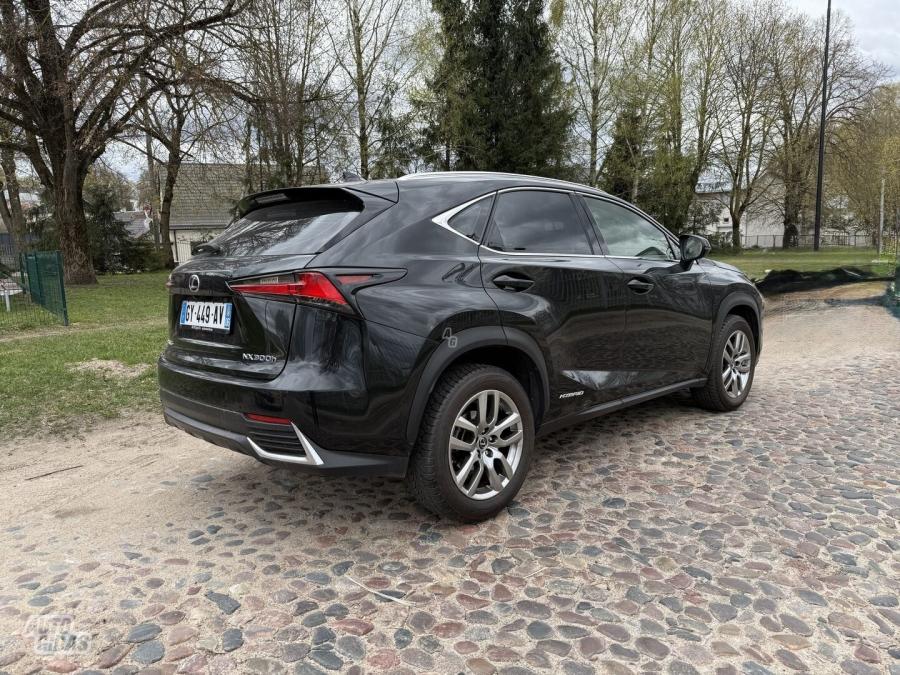 Black Lexus NX 300h 2019 in Vilnius, with an engine capacity of 2.50 L and mileage of 185 thousand km for 22700 €, photo 6 on AUTOMOTO.COM.LV