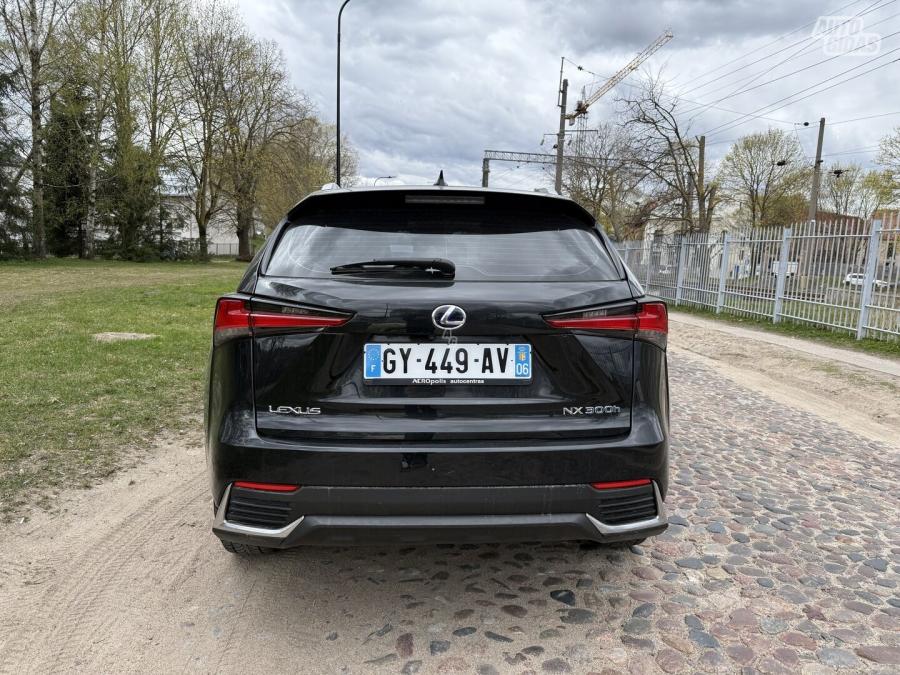 Black Lexus NX 300h 2019 in Vilnius, with an engine capacity of 2.50 L and mileage of 185 thousand km for 22700 €, photo 7 on AUTOMOTO.COM.LV