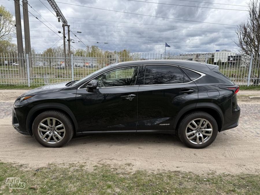 Black Lexus NX 300h 2019 in Vilnius, with an engine capacity of 2.50 L and mileage of 185 thousand km for 22700 €, photo 9 on AUTOMOTO.COM.LV