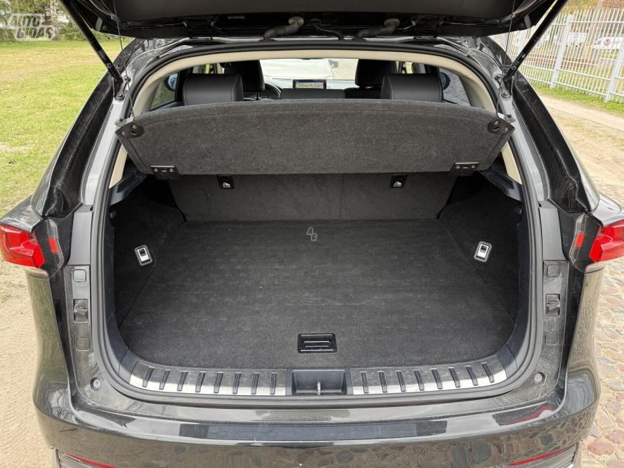Black Lexus NX 300h 2019 in Vilnius, with an engine capacity of 2.50 L and mileage of 185 thousand km for 22700 €, photo 10 on AUTOMOTO.COM.LV