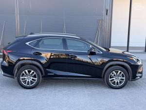 Black Lexus NX 300h 2019 in Vilnius, with an engine capacity of 2.50 L and mileage of 74 thousand km for 29500 €, photo 6 on AUTOMOTO.COM.LV