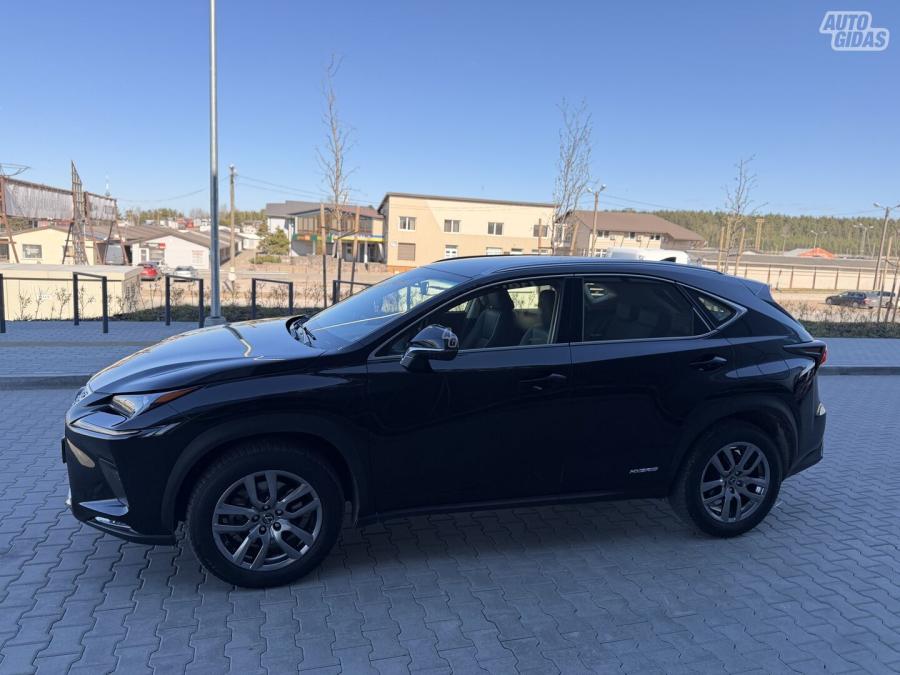Black Lexus NX 300h 2019 in Vilnius, with an engine capacity of 2.50 L and mileage of 74 thousand km for 29500 €, photo 10 on AUTOMOTO.COM.LV