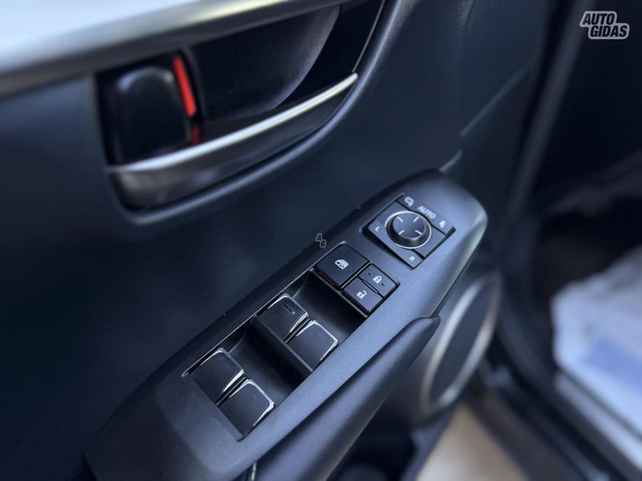 Black Lexus NX 300h 2019 in Vilnius, with an engine capacity of 2.50 L and mileage of 74 thousand km for 29500 €, photo 12 on AUTOMOTO.COM.LV