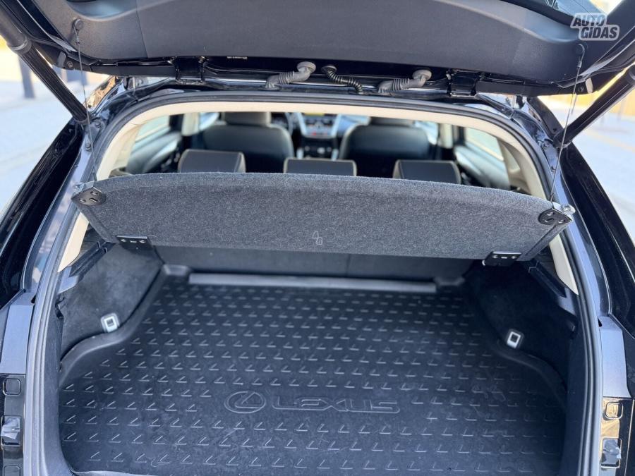 Black Lexus NX 300h 2019 in Vilnius, with an engine capacity of 2.50 L and mileage of 74 thousand km for 29500 €, photo 17 on AUTOMOTO.COM.LV
