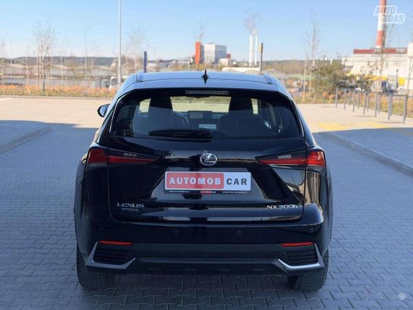 Melns Lexus NX 300h 2019 Viļņa, ar dzinēja tilpumu 2.50 L un nobraukumu 74 tūkst. km par 29500 €, foto 6 vietnē AUTOMOTO.COM.LV