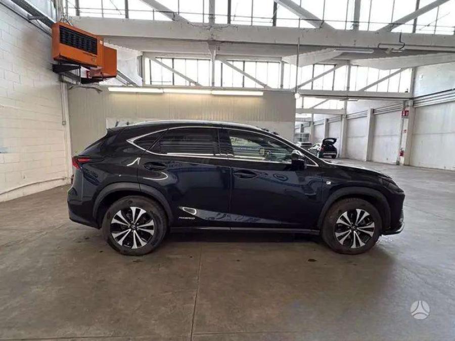 Melns Lexus NX 300h 2019 Kauņa, ar dzinēja tilpumu 2.49 L un nobraukumu 141 tūkst. km par 28600 €, foto 4 vietnē AUTOMOTO.COM.LV