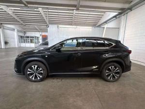 Melns Lexus NX 300h 2019 Kauņa, ar dzinēja tilpumu 2.49 L un nobraukumu 141 tūkst. km par 28600 €, foto 8 vietnē AUTOMOTO.COM.LV