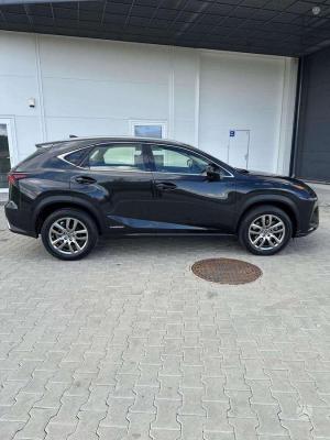 Black Lexus NX 300h 2020 in Vilnius, with an engine capacity of 2.49 L and mileage of 73 thousand km for 28890 €, photo 13 on AUTOMOTO.COM.LV